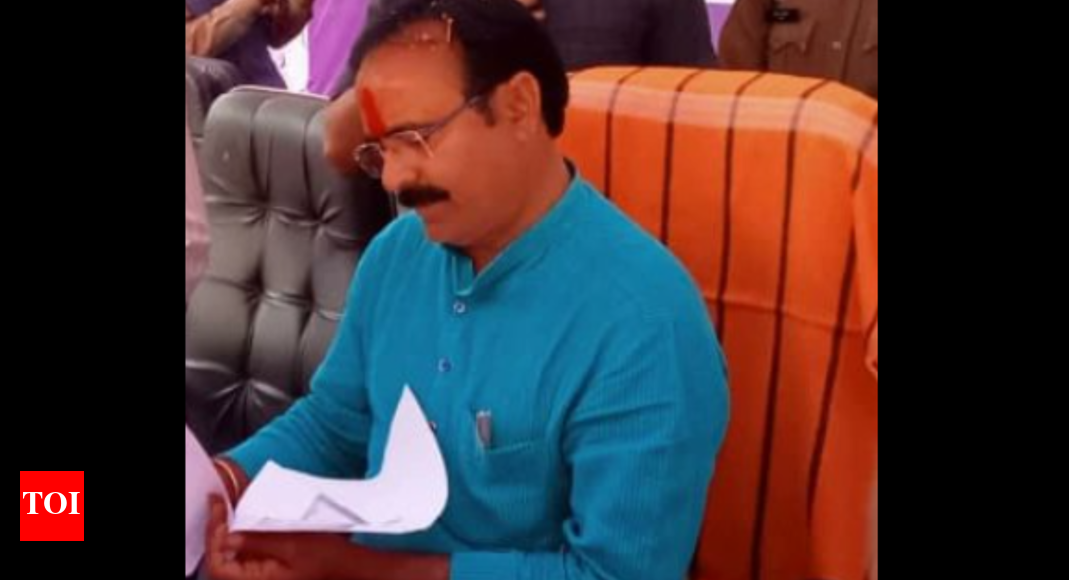 Itching powder thrown at Madhya Pradesh PHE minister Brijendra Singh ...