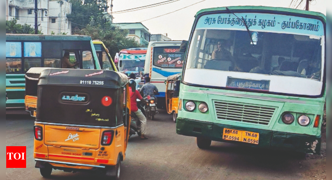 Central: Chaos Reigns In Central Bus Stand | Trichy News - Times of India