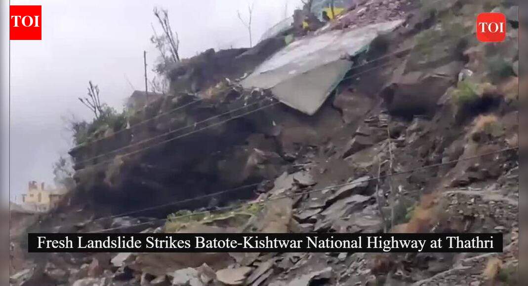 thathri: Fresh Landslide Strikes Batote-Kishtwar National Highway at ...