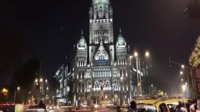 Roads more than 9 metres wide to get good footpaths in Mumbai | Mumbai ...