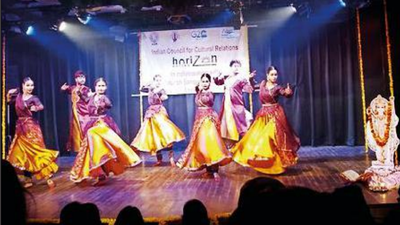 Kathak: Kathak troupe enthrals Lucknow audience | Lucknow News - Times ...