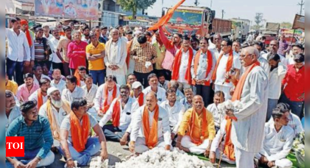 Shiv Sainiks from Uddhav Thackeray group stage chakka jam | Nagpur News ...