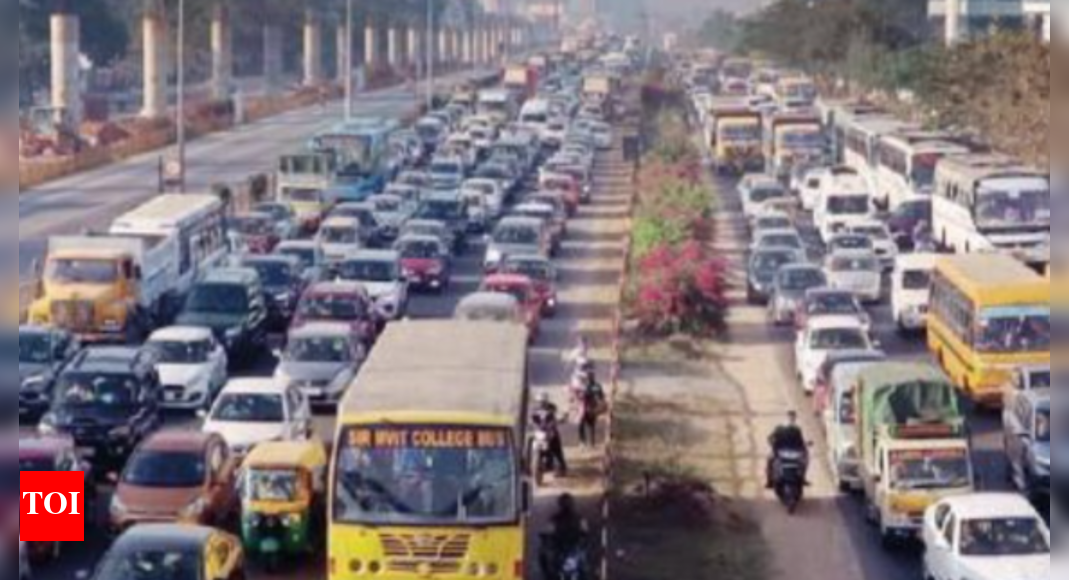 Stuck in Aero Show rehearsal traffic, several flyers miss flights in ...