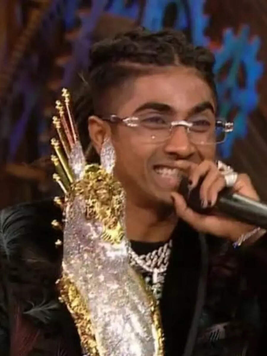 MC Stan wins Bigg Boss 16, look at his trophy and cash prize | Zoom TV