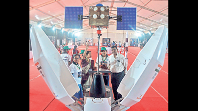 Isro: Schoolkids flock to Bhubaneswar Isro exhibition | Bhubaneswar ...
