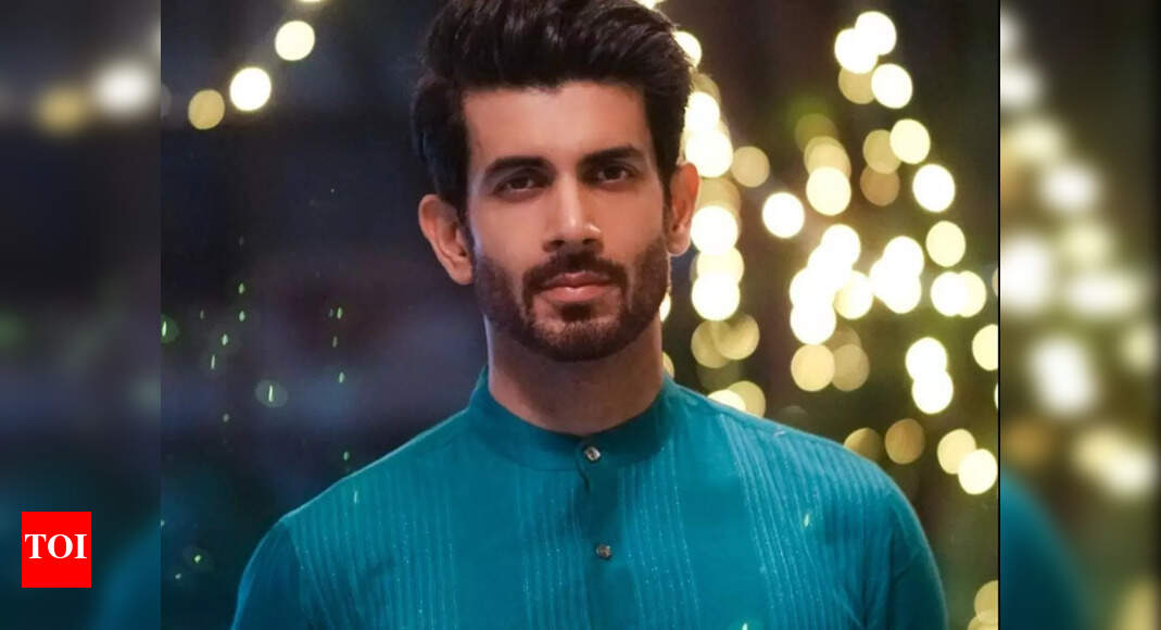 'Lag Ja Gale' actor Namik Paul quit journalism to pursue - Times of India