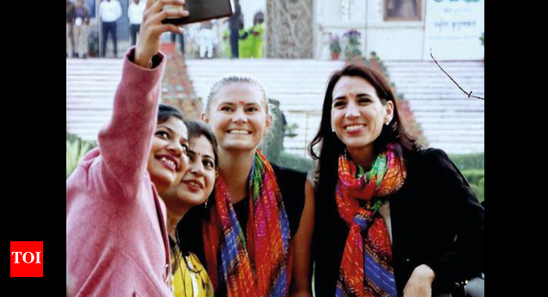 Awadh: Awadh's icons charm delegates on heritage visit | Lucknow News ...