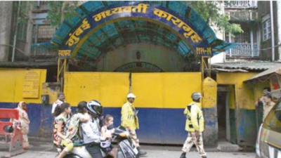 Court Warns Guard & Sr Official Of Jail | Mumbai News - Times of India