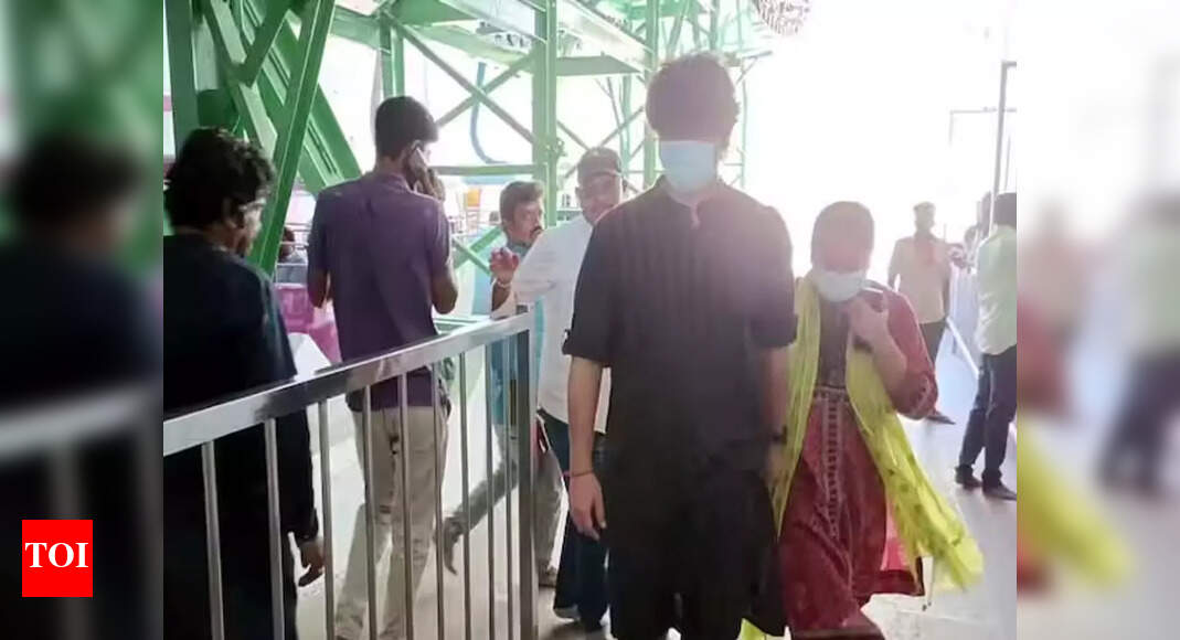 Gautham Karthik and Manjima Mohan visit the Palani Murugan temple on ...