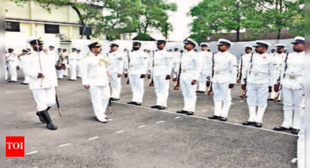 Kochi: Passing out parade of assistant commandants of CG held in Kochi ...