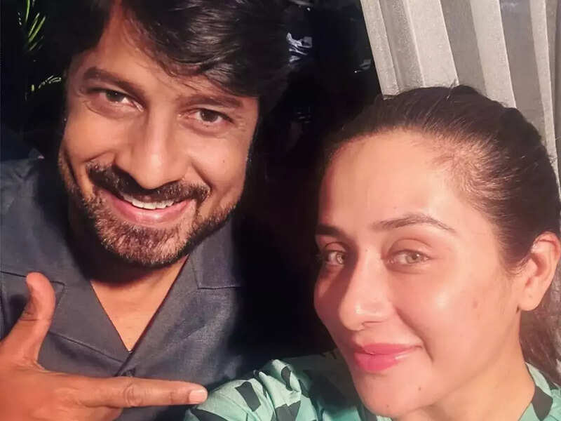 Bigg Boss Marathi 4 fame Tejaswini Lonari and Kiran Mane set to work ...