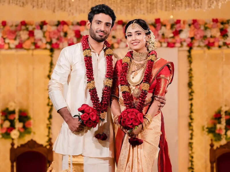 Actress Aparna Vinod gets hitched to Rinilraj | Malayalam Movie News - Times of India