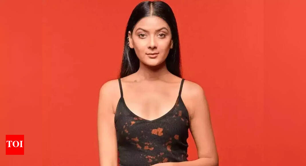 Ruchi Singh doesn't believe in rejecting a project for bold scenes - Times of India