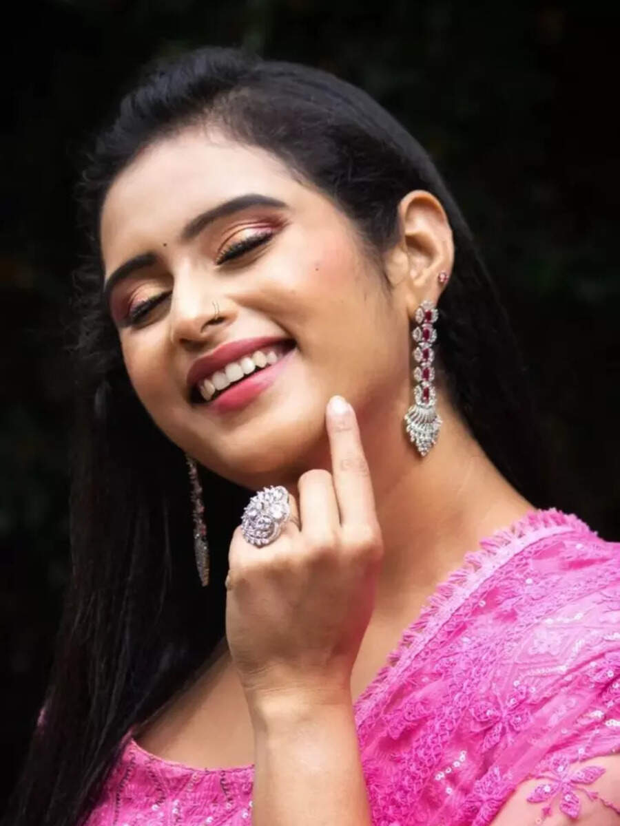 Classy pictures of Geetha Bharathi Bhat | Times of India