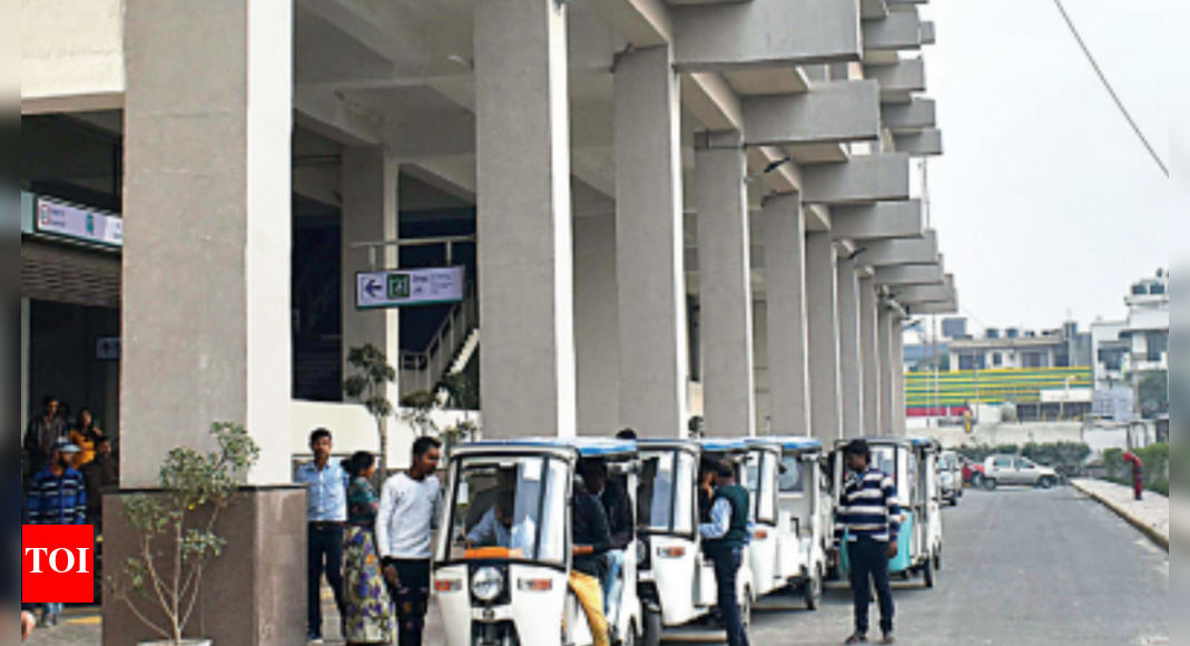 Soon, e-rickshaws will take you home from 16 Aqua Line stations in ...