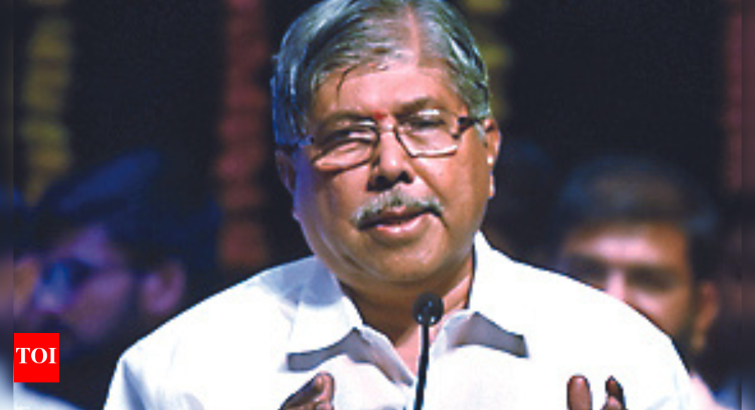 Patil Meets ‘unhappy’ Dabhekar | Pune News - Times of India
