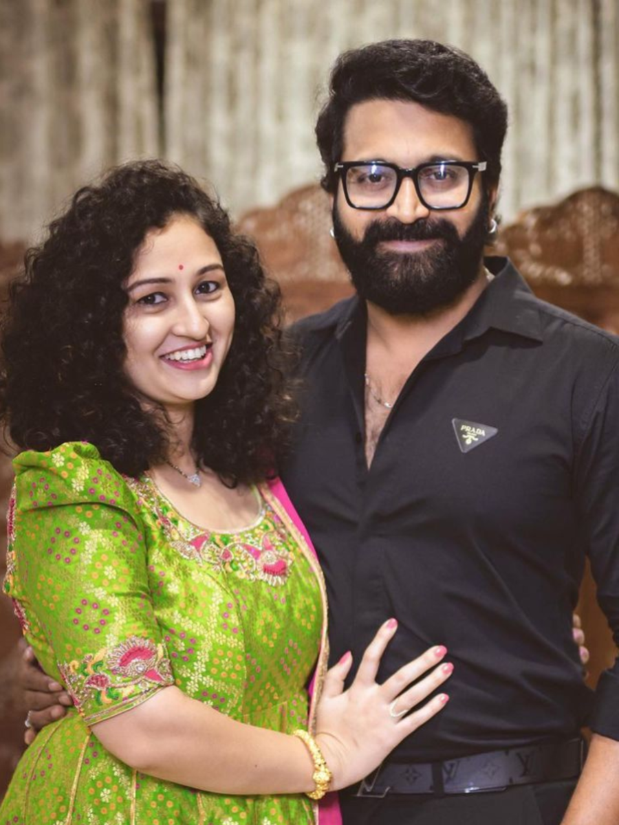 Rishab Shetty's wife Pragathi's stunning traditional outfits | Zoom TV