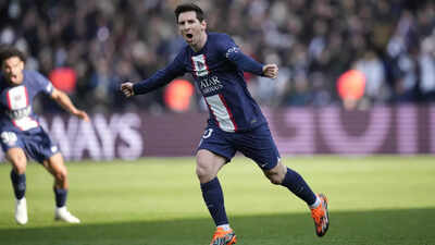 Sublime Messi free kick earns PSG 4-3 win over Lille | Football News ...