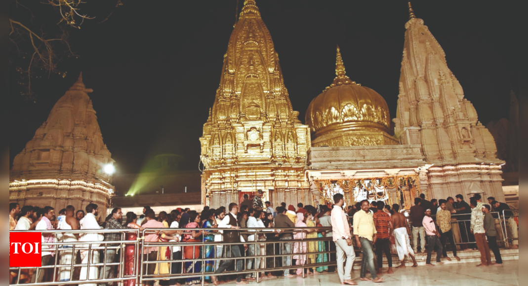 Nearly 7l Offer ‘puja’ At Kashi Vishwanath On Mahashivaratri | Varanasi ...
