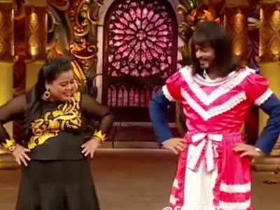 Throwback: When Shah Rukh Khan made Bharti Singh emotional by dressing ...