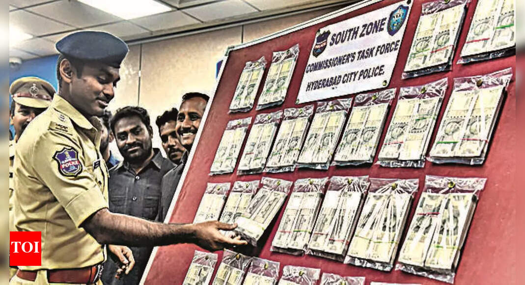 Two held with Rs 27 lakh fake currency in Hyderabad | Hyderabad News ...