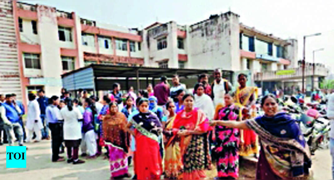 Sadar Hospital: Cleaning Staff Stage Stir At Sadar Hospital | Ranchi ...
