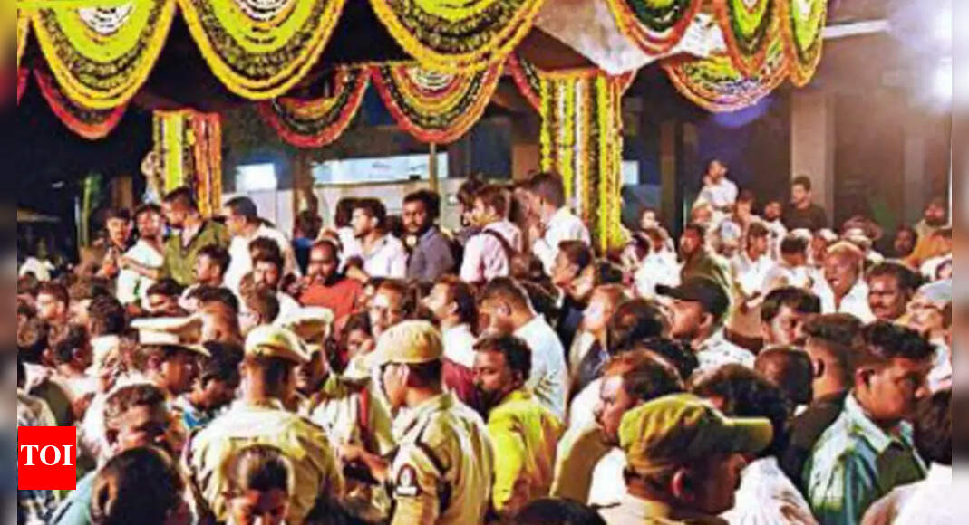 Sayanna: Telangana: Tears & fury as G Sayanna not given state funeral ...