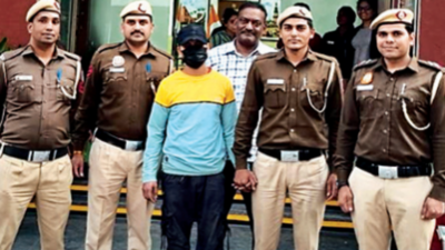 Cops brave bullets, foil bank robbery in Delhi | Delhi News - Times of ...