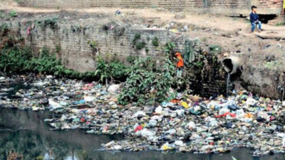 Pre-monsoon drain cleaning work begins in Patna | Patna News - Times of ...