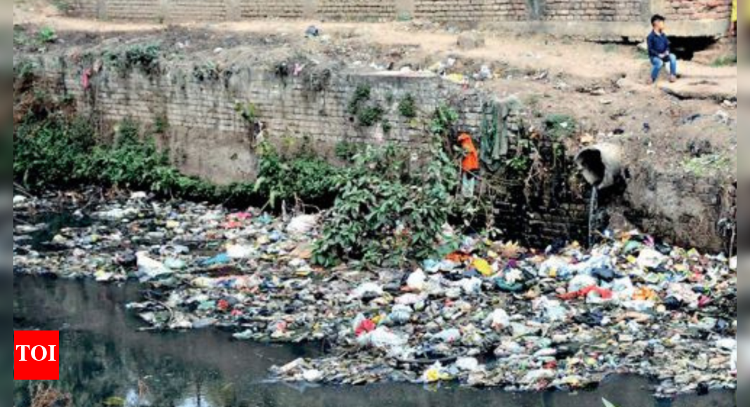 Pre-monsoon drain cleaning work begins in Patna | Patna News - Times of ...