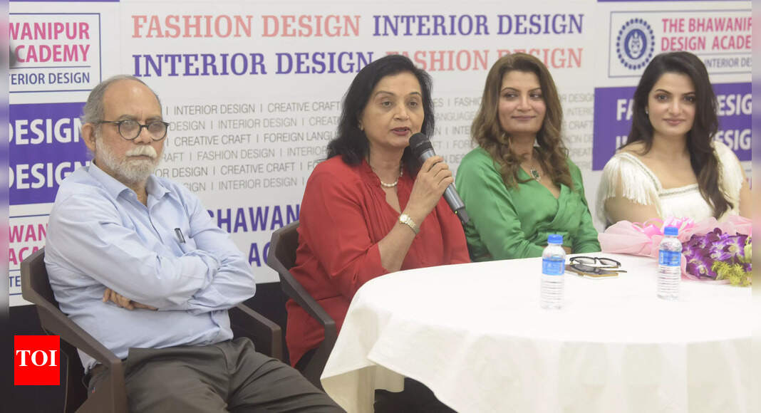 Students learn fashion from celeb role models - Times of India
