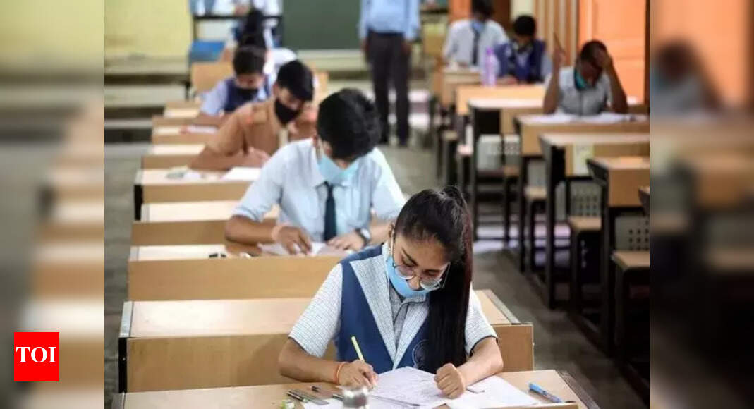 CBSE 12th English Exam 2023 Today: Check past question papers, marking ...