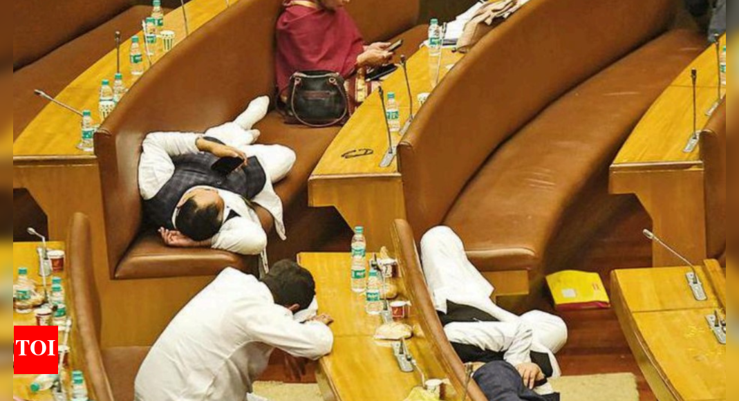 Midnight power wrestling at Delhi MCD House | Delhi News - Times of India