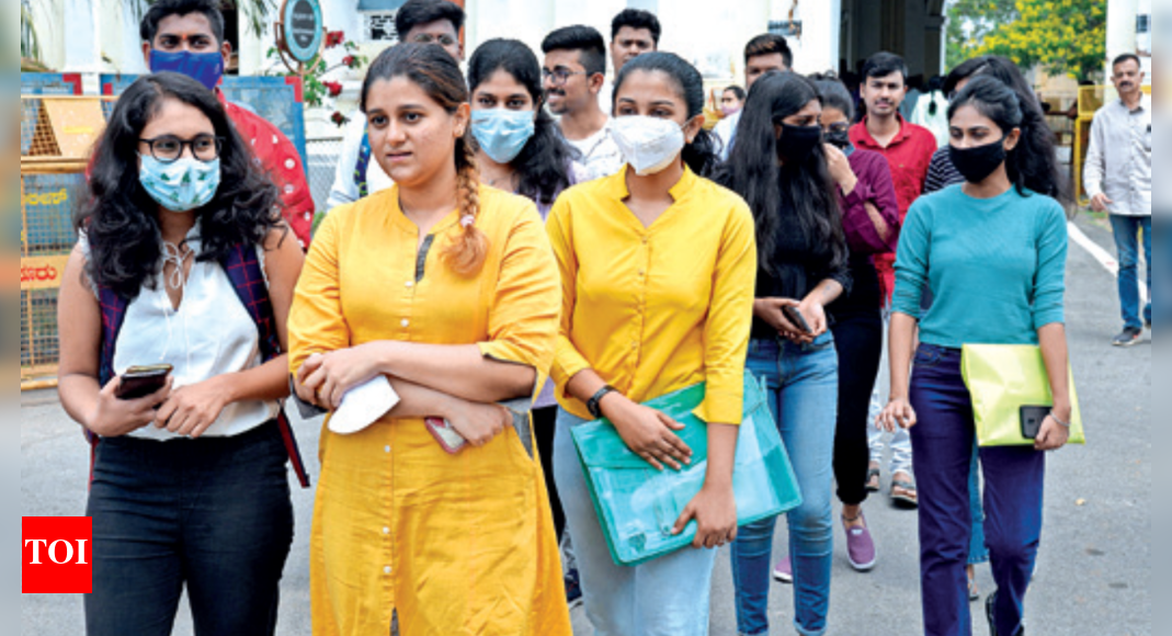 Ukraine: A year on, Ukraine war-hit medical students look for course ...