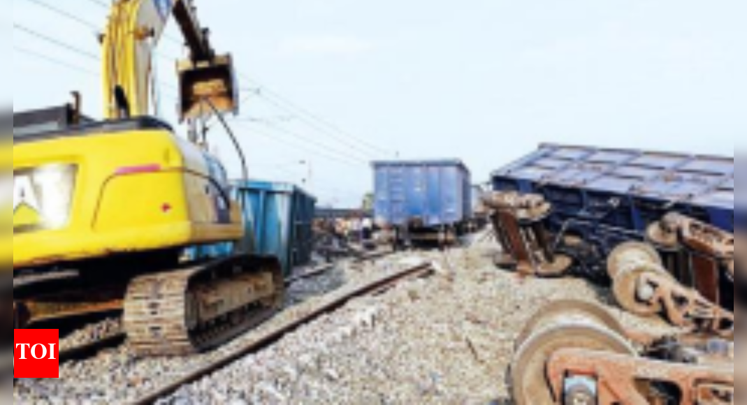13 wagons of goods train derail, rail traffic disrupted | Patna News ...