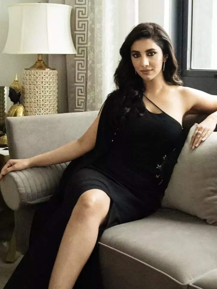 Rukmini Maitra’s ultra-glam looks | Times of India