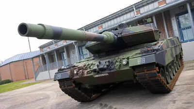 Poland delivers 1st Leopard tank to Ukraine during PM's visit to Kyiv ...