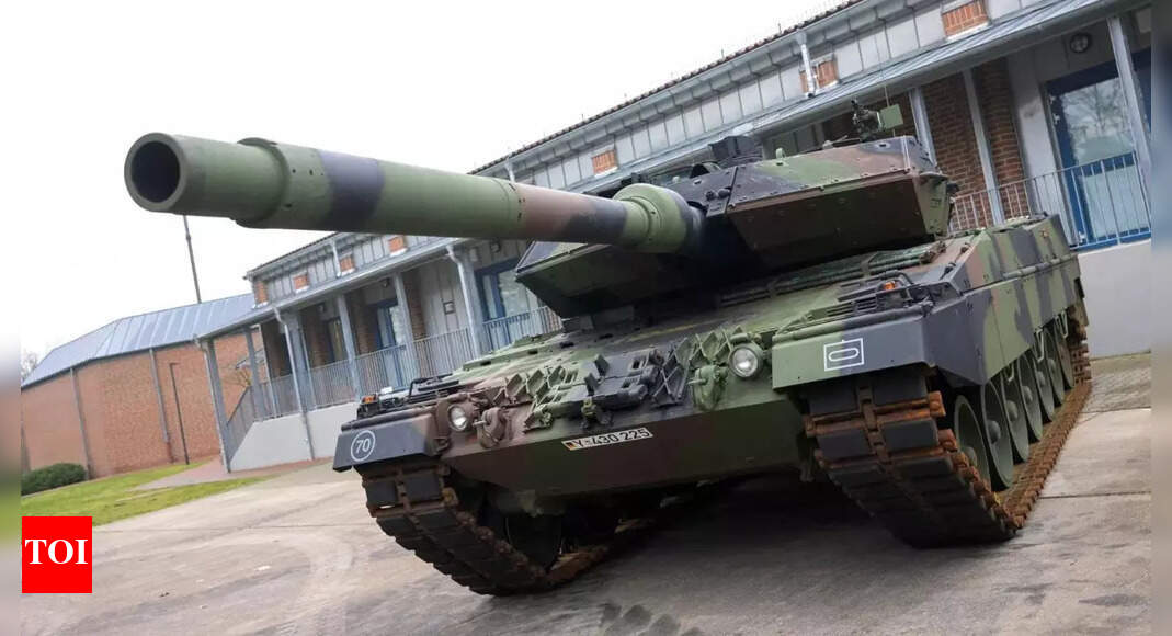 Poland delivers 1st Leopard tank to Ukraine during PM's visit to Kyiv ...