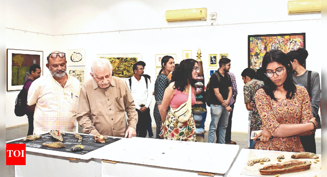 Msu: Msu Fine Arts Teachers Showcase Their Works | Vadodara News ...
