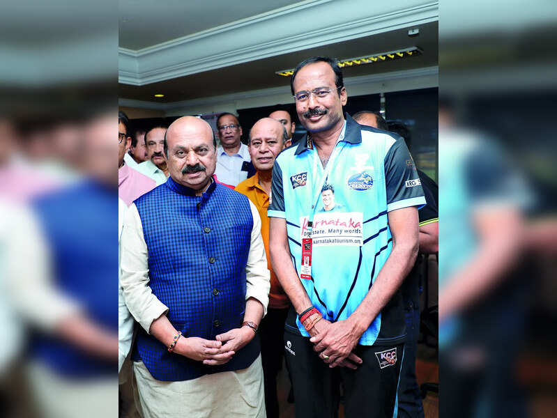 Cricket builds unity and rapport among Sandalwood stars, says Ramesh Reddy - Times of India