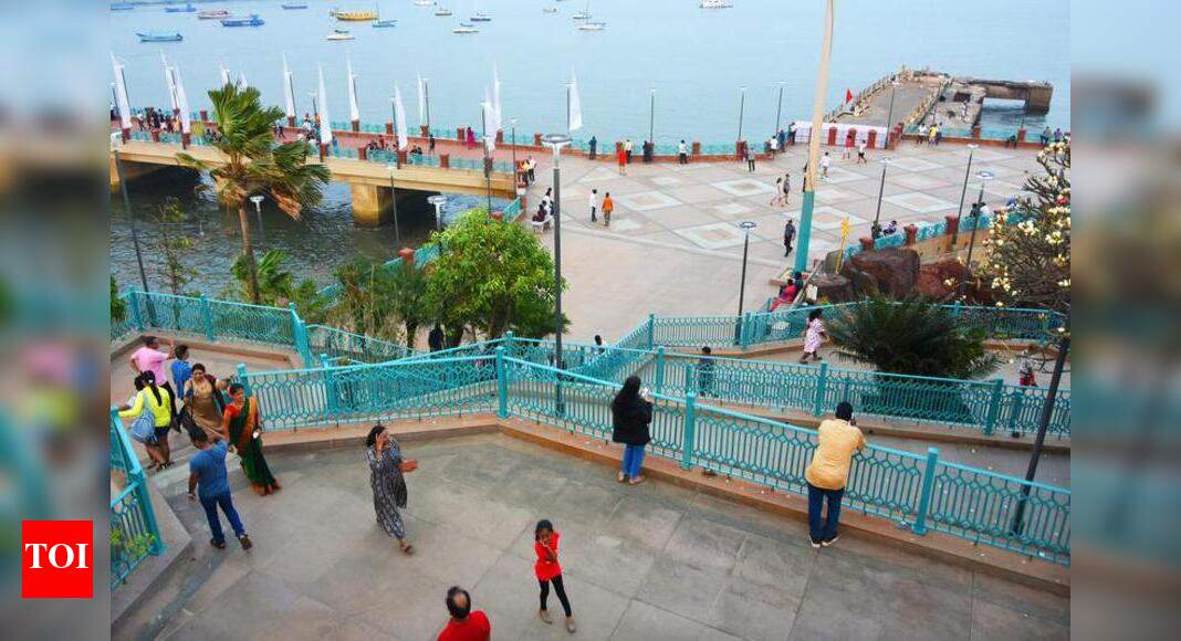 Dona Paula jetty opens after 4 years, entry fee for tourists | Goa News ...