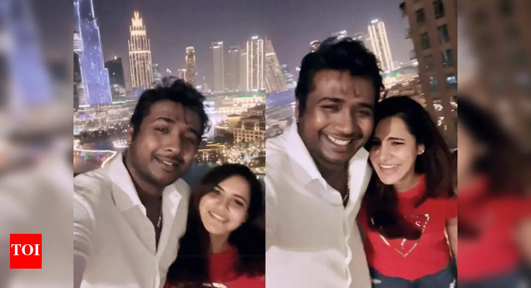 Ashu Reddy bumps into bestie Rahul Sipligunj in Dubai; shares an adorable video - Times of India