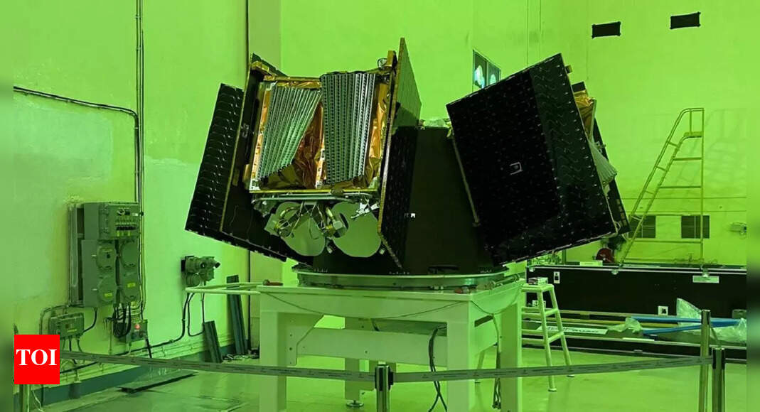 Oneweb: Isro gets ready to launch 2nd batch of OneWeb's 36 satellites ...