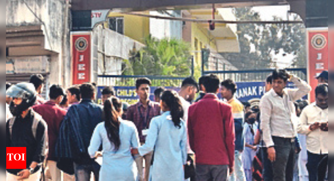 Ramgarh: Students Struggle To Find Transport To Exam Centres | Ranchi ...