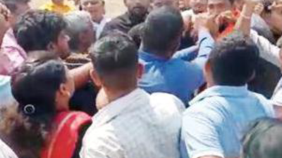 Villagers scuffle with Bellora mine personnel, stall work | Nagpur News ...