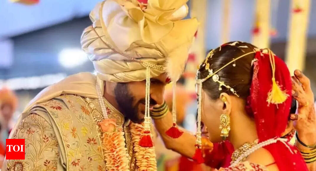 Shreyas Iyer-Abhisekh Nayar Sangeet Ceremony: Watch Shreyas Iyer and Abhisekh Nayar sing ...