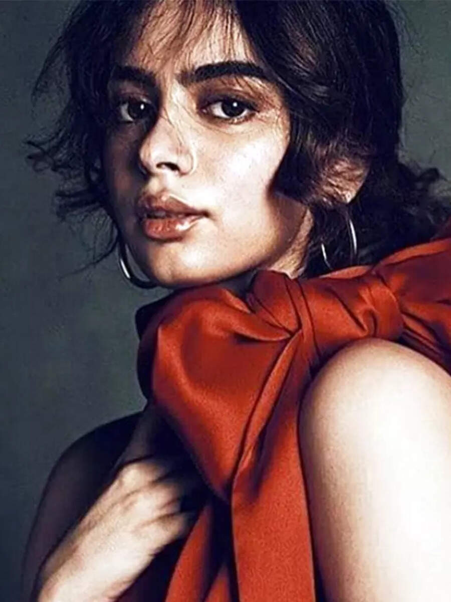 Khushi Kapoor sets hearts racing with her bewitching photos ...