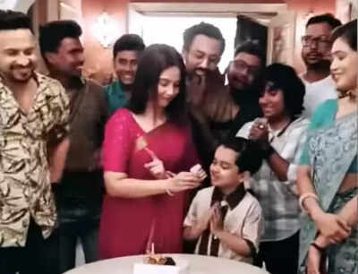 Team ‘Gaatchora’ gives a beautiful surprise to Shreema Bhattacherjee ...