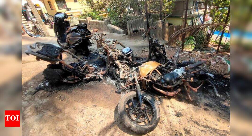 Six 2-wheelers damaged in fire at New Vaddem | Goa News - Times of India