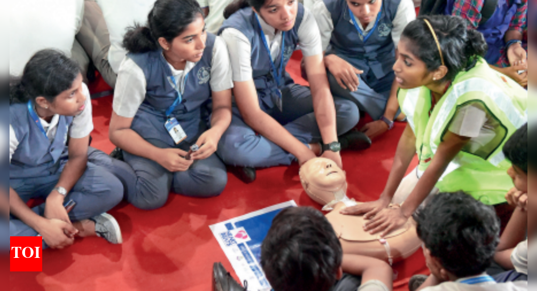 Cpr: Heart journey that pumps hope: Hyderabad doctors train people on ...